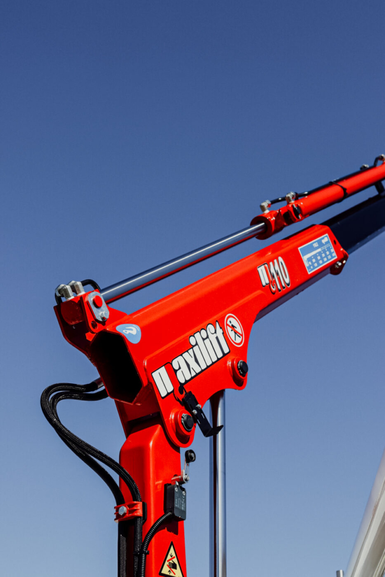 Heavy duty steel tray & vehicle loading crane | RXI Group